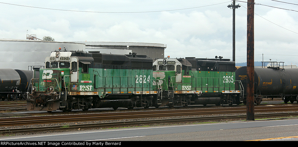 BNSF 2824 and 2935